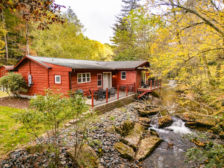 Boone Creekside Cabin • Fire Pit • Near Ski Resort - Boone, NC