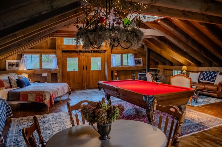 Barn Loft At Little Peak Creek Farm - New River State Park, Laurel Springs