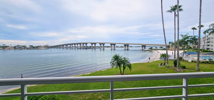 Isla Del Sol Waterfront Getaway - St. Petersburg, FL