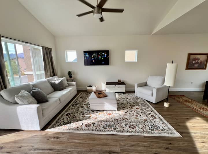Brand New, Sunlit Home With Beautiful Views 3/2.5 - Winnemucca, NV