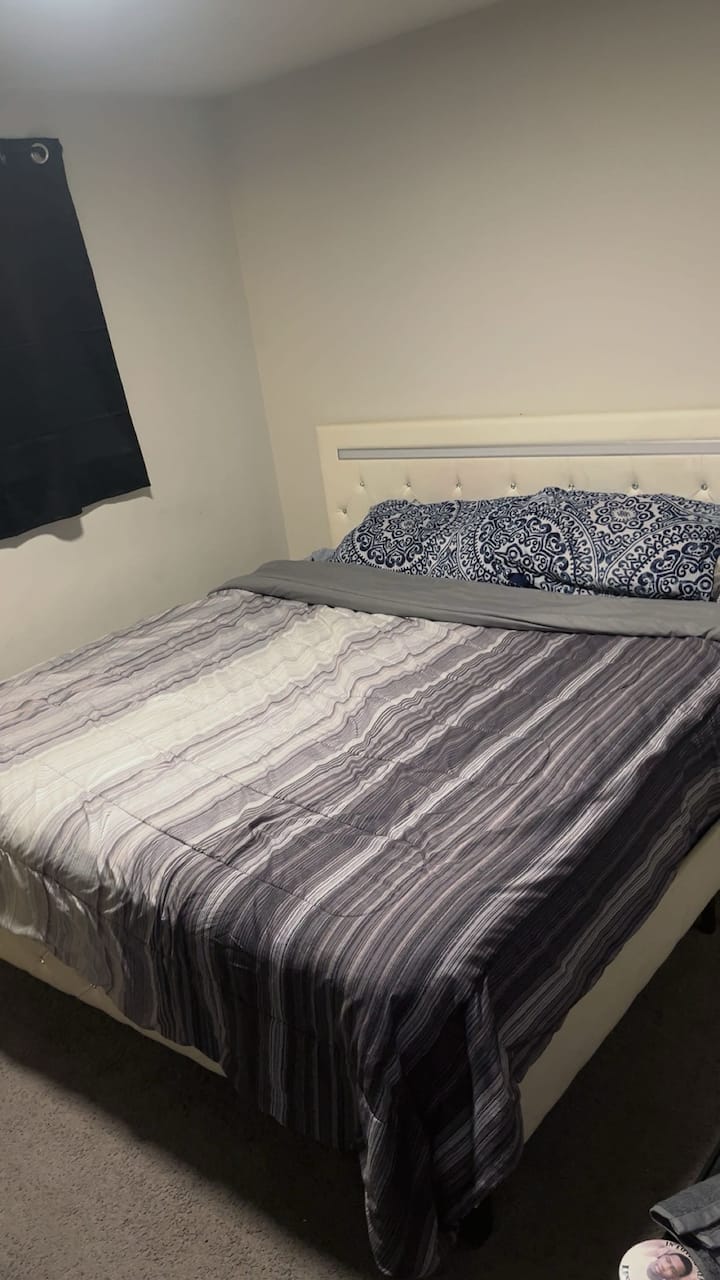 1 Cozy Bedroom With Private Parking. Laundry Room - Worth, IL