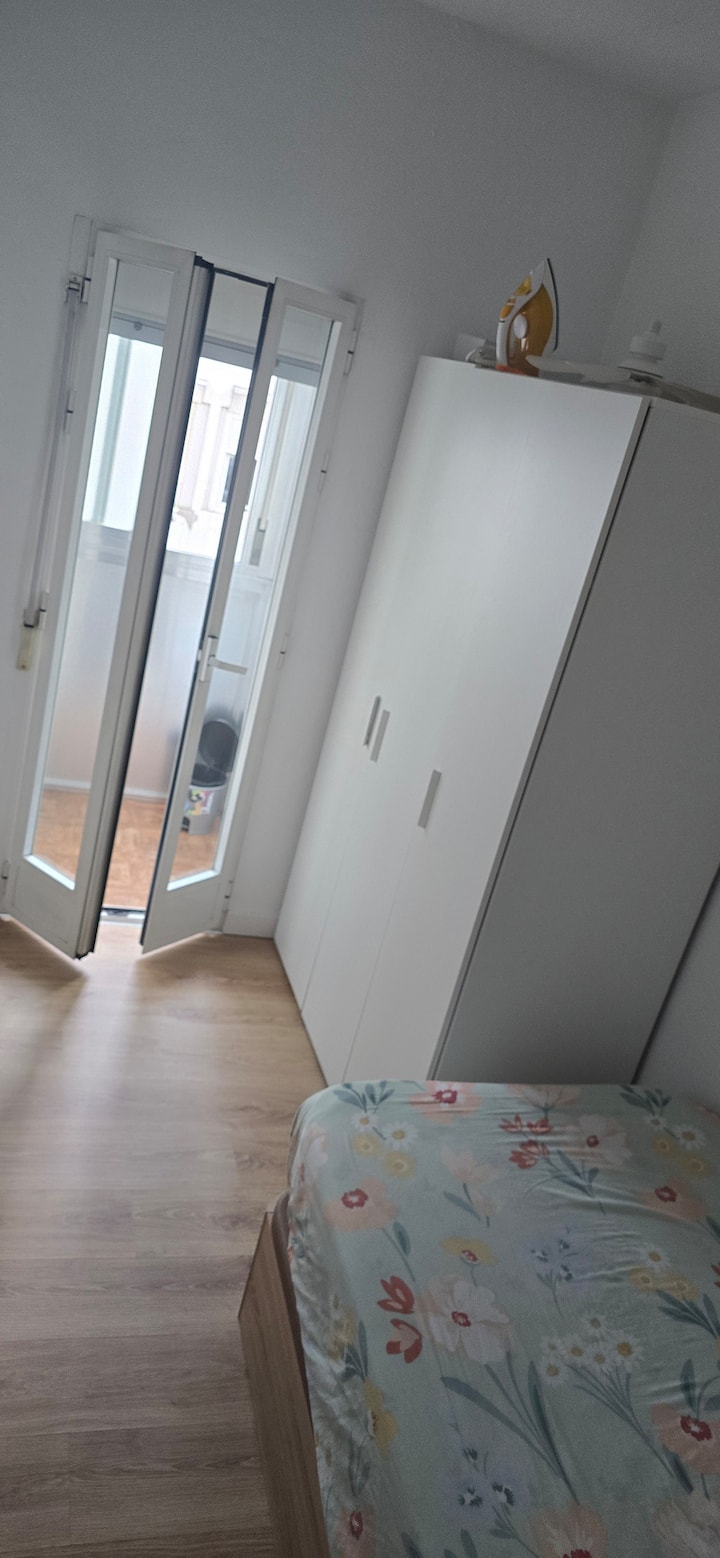 Cómoda Habitación En Pleno Corazón De Madrid - Madrid