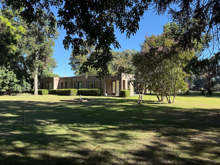 Exclusiva Casa De Diseño - Mercedes