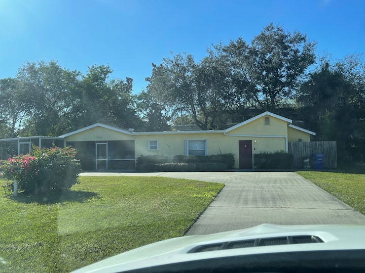 Charming Comfortable Winter Home In Vero Beach Fl - Vero Beach, FL