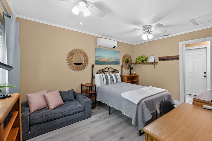 Spacious & Cozy Studio Close To Bsw & Va Hospitals - Temple, TX