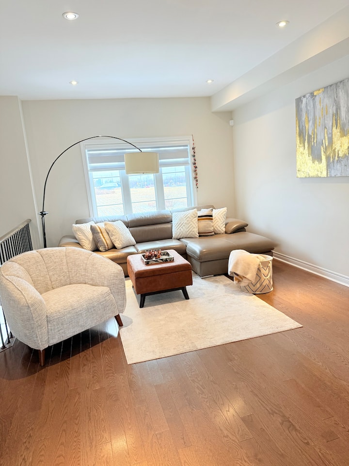 Luxury 3-bedroom Townhouse With Private Suite. - Toronto