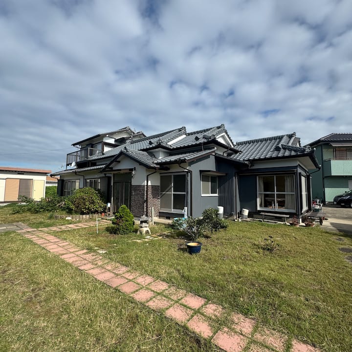 海近く・小さな森に囲まれた庭でペット可の宿 - 도가네시