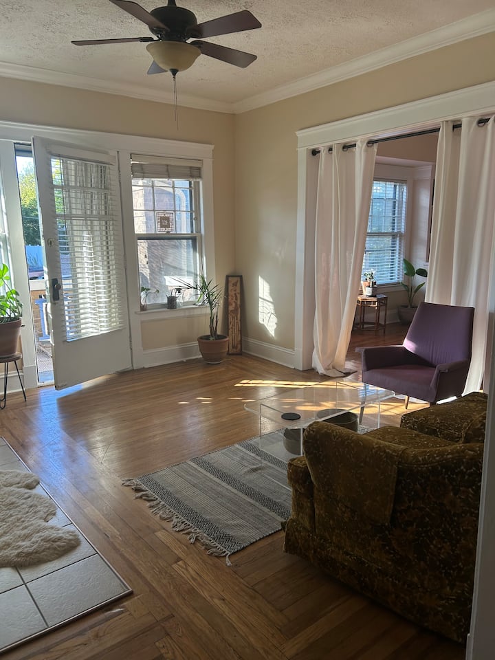 Sunny And Cozy Apartment Close To Lake Erie - Cleveland