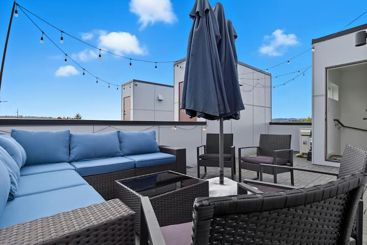 Modern Ballard Townhouse With Rooftop & Workspace - Seattle, WA
