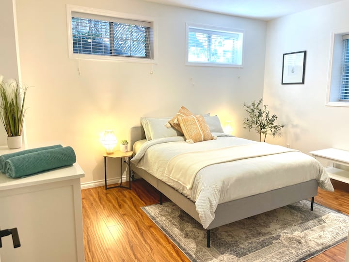 The Grouse Hideaway - Spacious Mountain Base Suite - North Vancouver