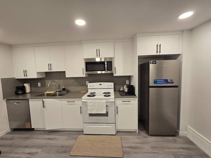 1 Bedroom Basement Suit Close To Edmonton Airport - Beaumont
