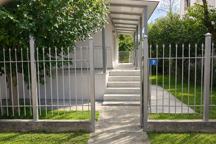 Valeria’s Villa
Musical & Seaside Retreat - Неа-Макри