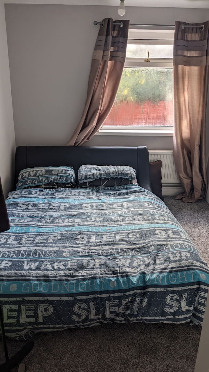 Double Bedroom In Newport - Newport