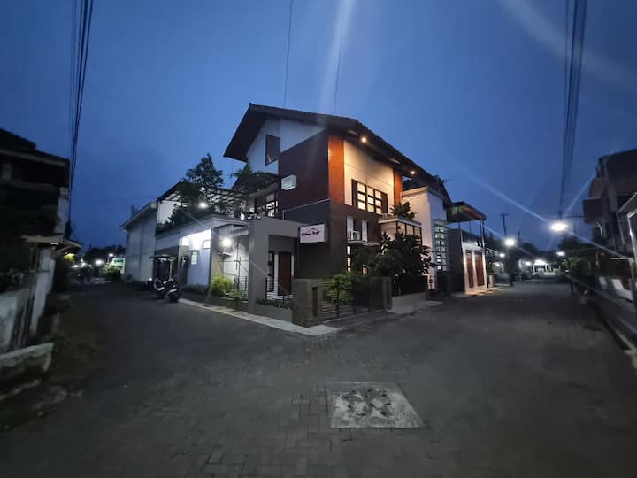 Serambi Buya Syariah Rumah 5 Kamar Tidur - Yogyakarta