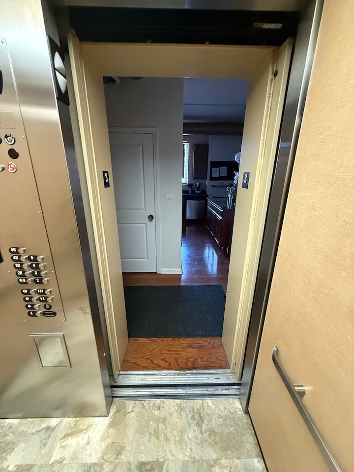 Private Elevator Entry • Luxe West Loop 2br Loft - New City - Chicago