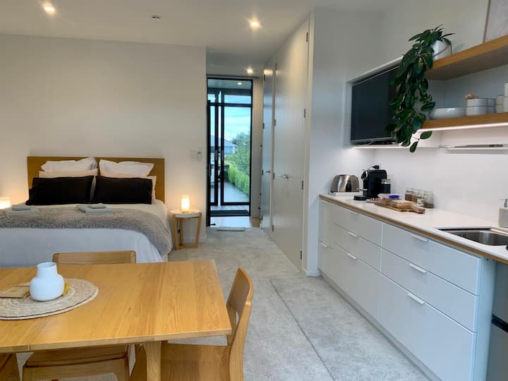 The Suite Retreat-
Marsden Cove-one Tree Point - Ruakākā