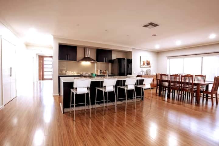 Serene South Morang Retreat | New - Kinglake National Park