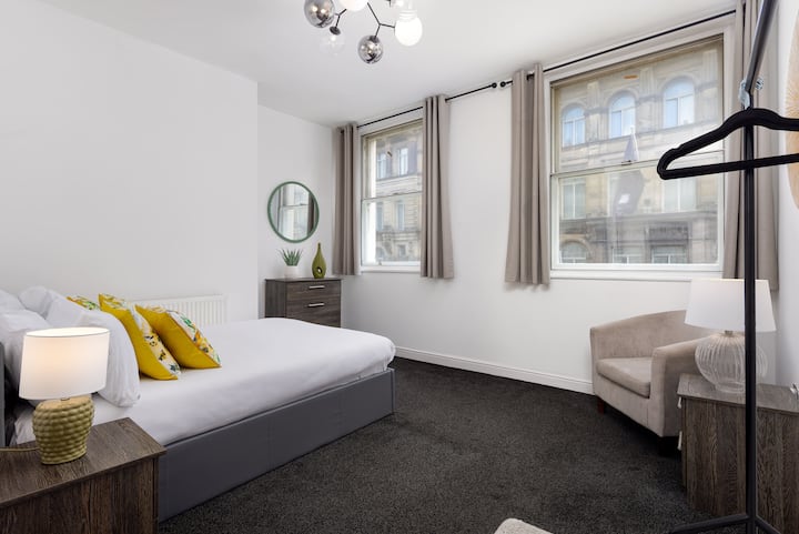 Flatzy - City Centre | Modern 2 Bedroom Apartment - Liverpool
