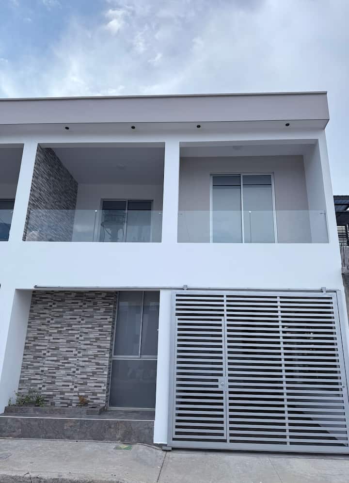 Hermosa Casa De 4 Habitaciones - Cúcuta