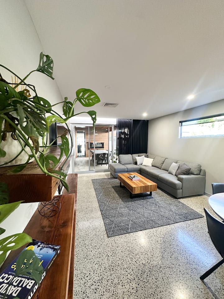 Modern Laneway Luxury | Walk To Cbd & Riverfront - Mildura