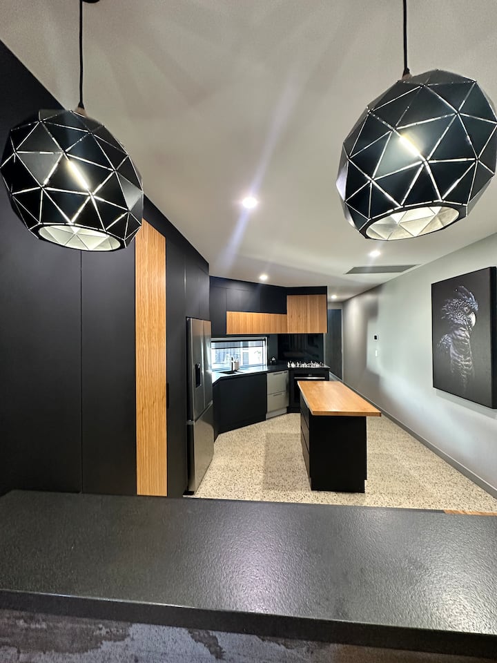 Modern Laneway Luxury | Walk To Cbd & Riverfront - Mildura