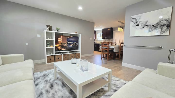 Bright & Stylish 4br House - Sacramento, CA