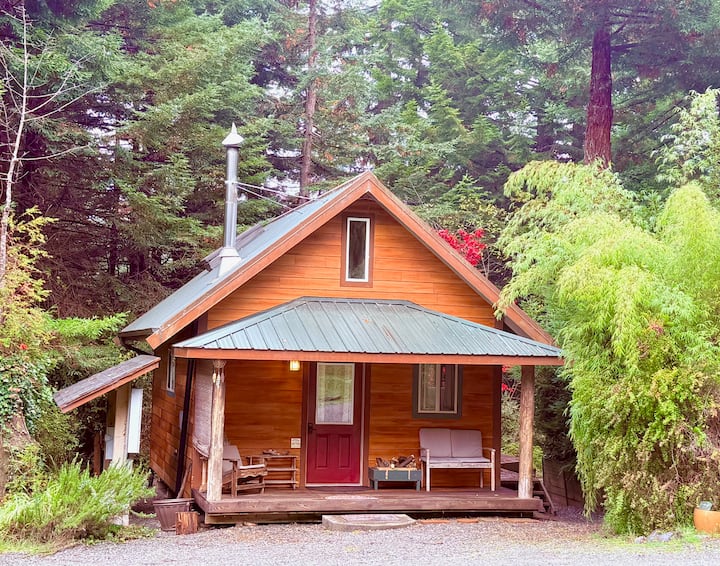 Cozy Cabin In The Redwoods-river, Beaches, Hottub - Blue Lake, CA