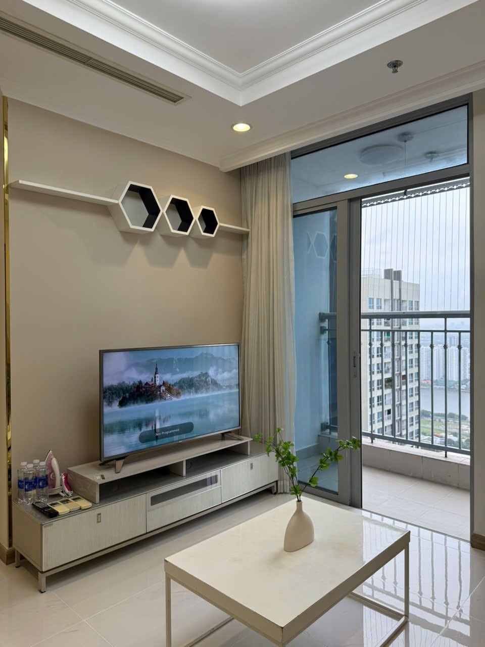 2Br Vinhomes Landmark - River & View L81 - Airbnb