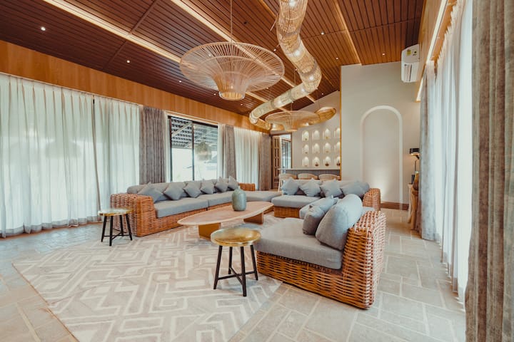 Retreat On 1 Acre W/ Shared Pool, Garden & Gazebo - Nandi Hills