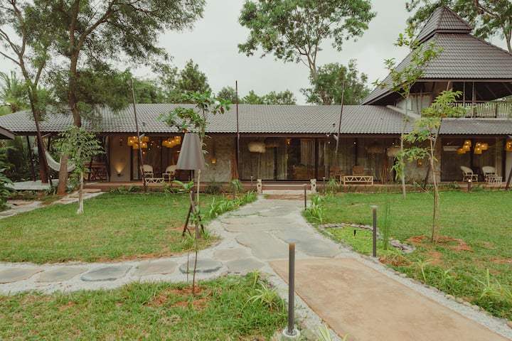 2-bhk Pet-friendly Hideaway W/ Tent & Shared Pool - Nandi Hills