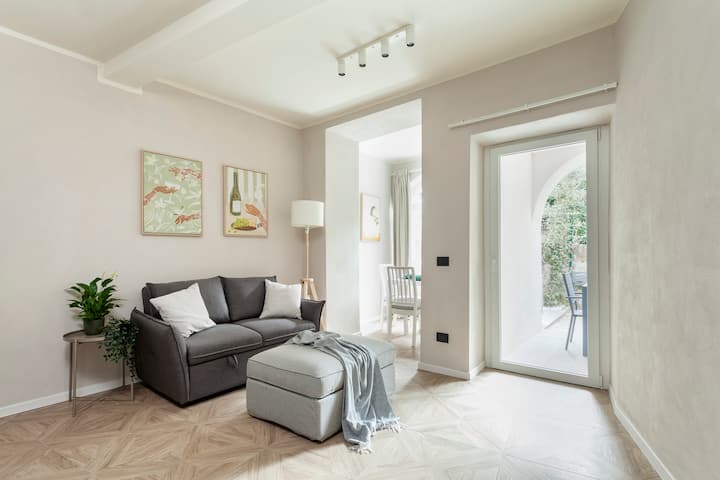 "Lenno Sweet Retreat White – Lake Como" - Tremezzina