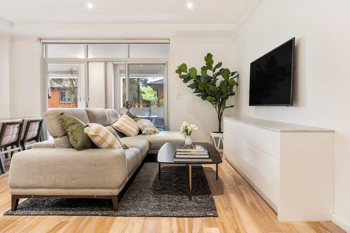 Journeys End-your Holiday Begins. Ticks All Boxes - Bondi Beach