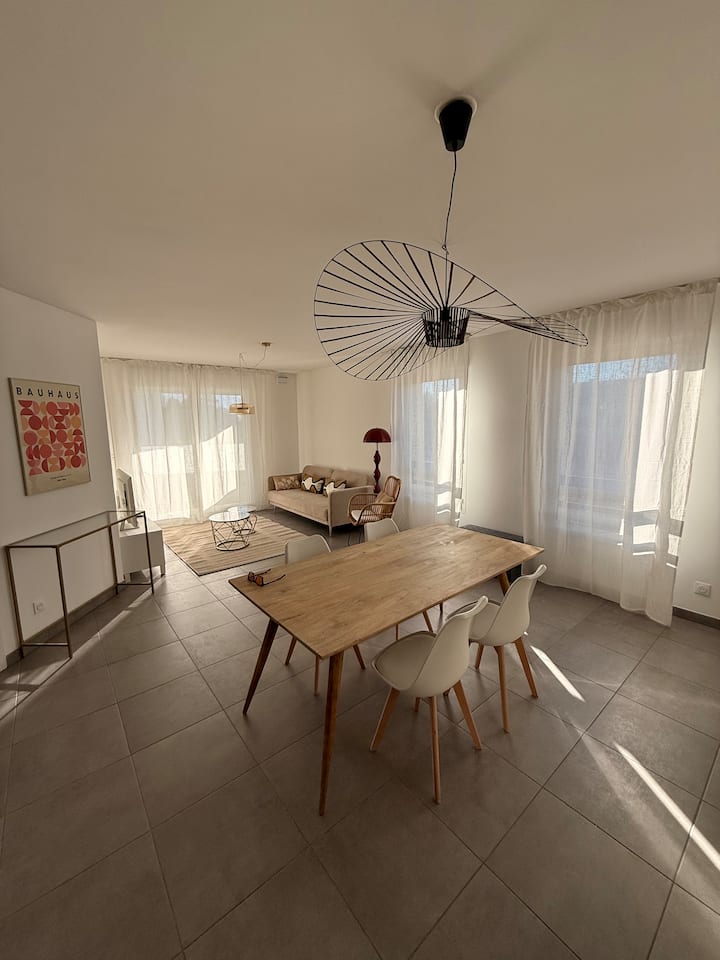 Bel Appartement Récent, 2 Chambres, Garage
Annecy - Annecy-le-Vieux