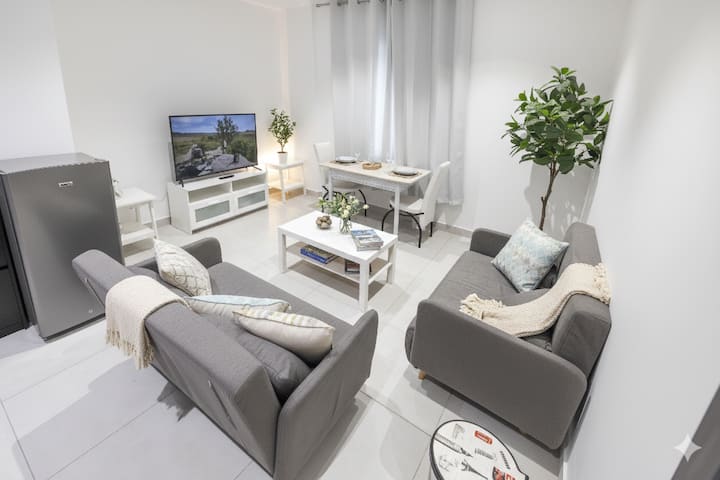 Modern 1br In Salmiya | Gym • Pool • Free Parking - Kuwait