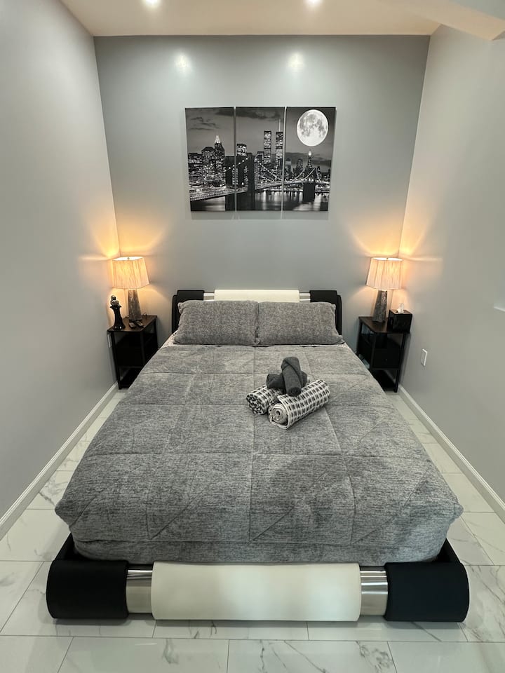 “Stylish Studio · Great Location · Private Entry” - Cambria Heights - Queens NY