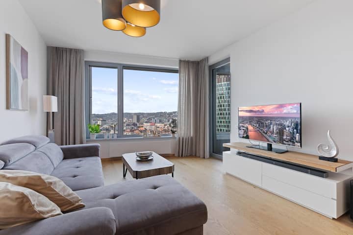 Elegant Sky Park Apt With Castle & City Views - Bratysława