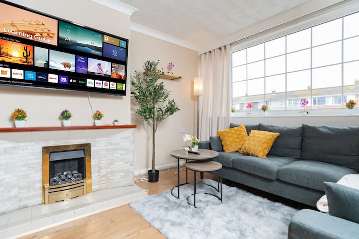 Open Mind Property - Hottub, Sleeps10 & Parking - Hampshire
