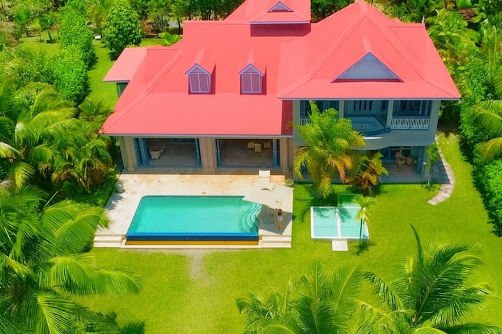 4-bedroom Ocean View Villa & Private Pool - Victoria