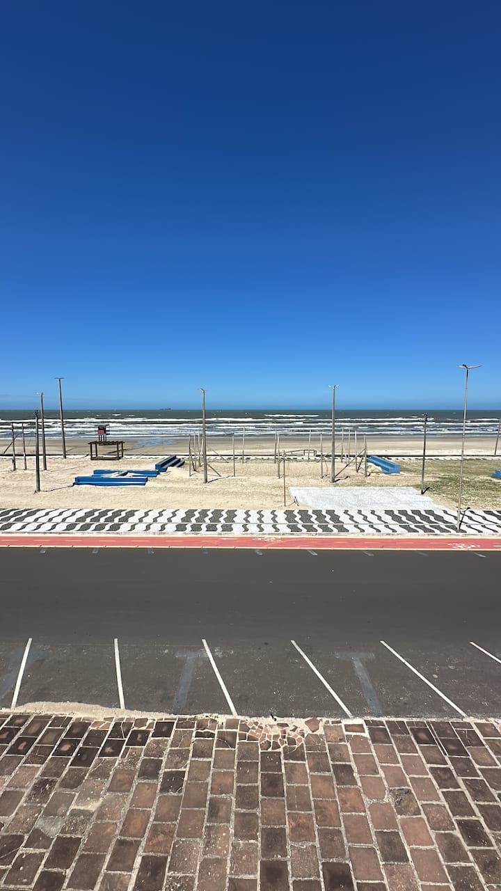 Apto. Pé Na Areia, Com Vista Eterna Para O Mar! - Tramandaí