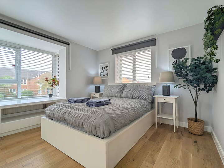 Spacious 5br Home Near Central Liverpool + Parking - Liverpool, UK