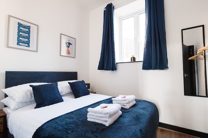 Stylish Town Centre Suite By Traboule Properties - Warrington