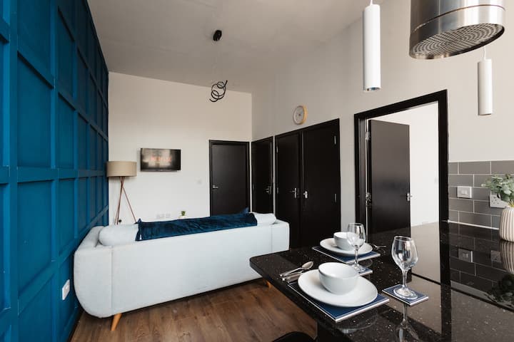 Stylish Town Centre Suite By Traboule Properties - Warrington