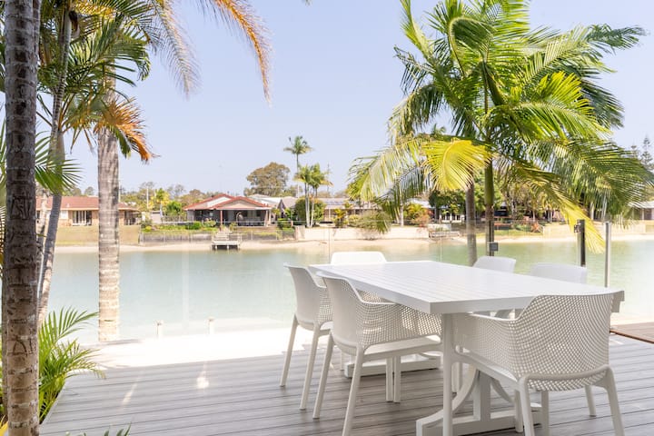 Ultimate Waterfront Bliss! 3bd Tropical Escape - Coolangatta