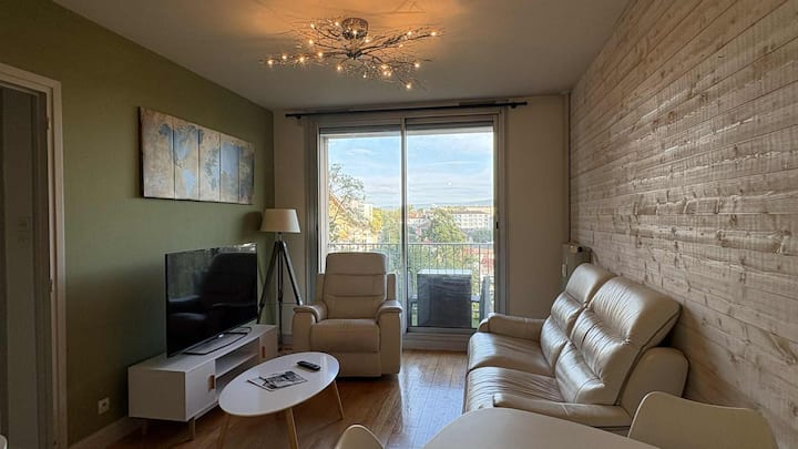 Appartement Spacieux Avec Balcon - Bourg-en-Bresse