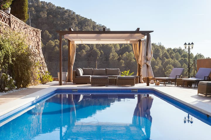 Encantadora Villa Con Piscina Y Jardín Privado - Martorell