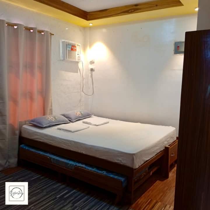 Compact & Cozy: Studio For 3 Friends - Palo