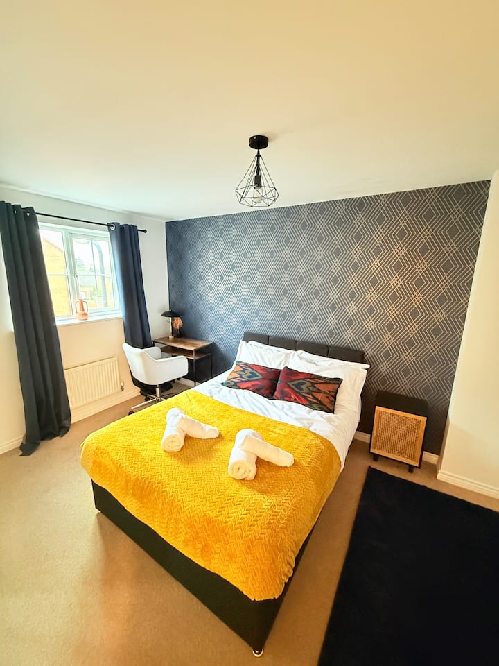 Stylish Townhouse In Rugby, Sleeps Up To 9! - Rugby