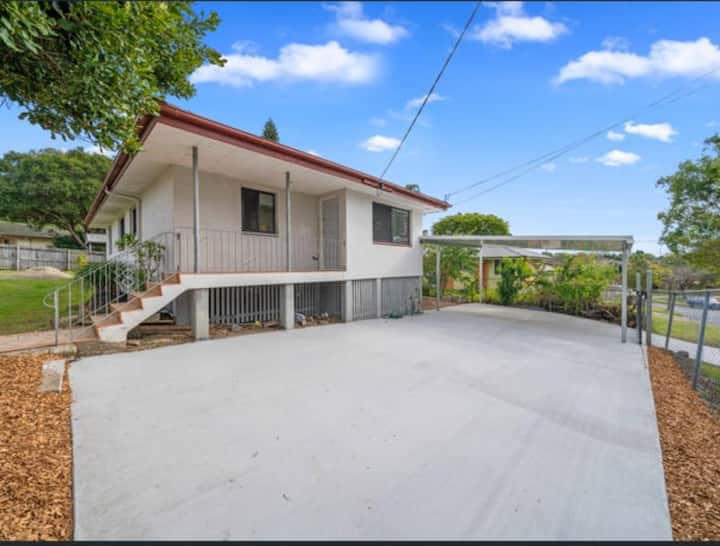 Modern Spacious Home & Easy Access To Brisbane Cbd - Brisbane