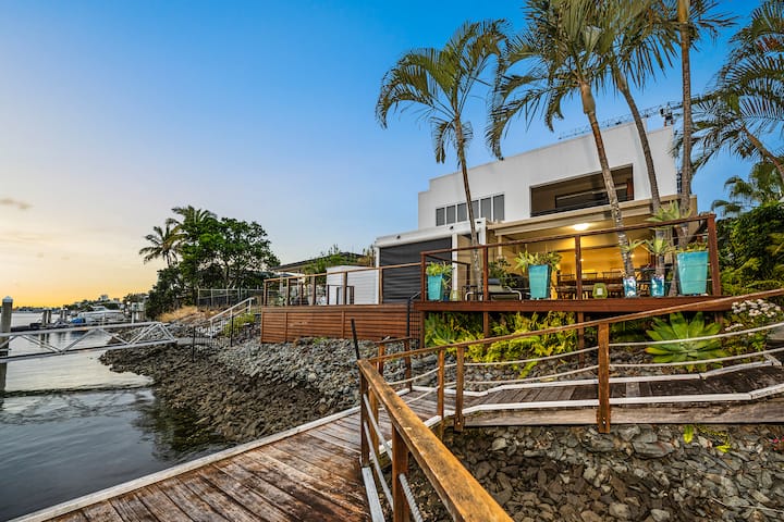 Riverside Family Villa: Spa, Bbq&netflix - Gold Coast