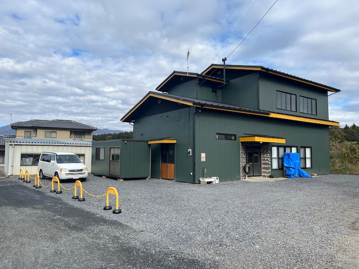 矢板市/団体様歓迎!大部屋の和室(24.5畳)とカフェ併設の一棟貸切ゲストハウス - Yaita